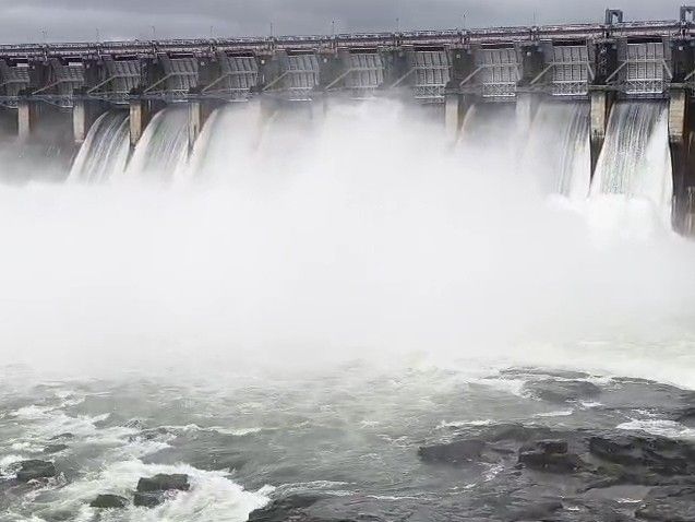 South Gujarat Ukai Dam Water Level Rise; 9 Gates Opened | ઉકાઈ ડેમની ...