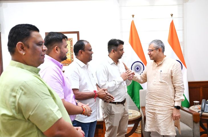 MP meets Railway Minister over Vande Bharat train stoppage in Valsad