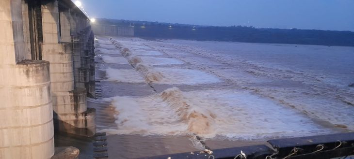 Due to the influx of water from the confluence of 2 rivers, 7 gates of ...