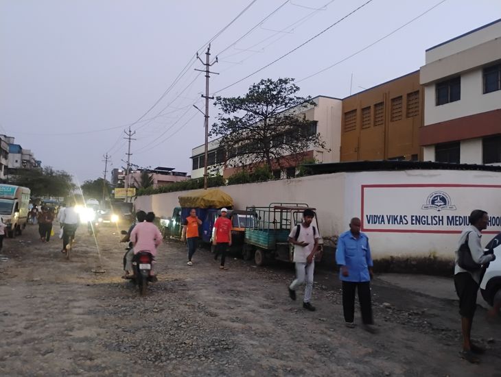 Suspicion of abduction of a student from outside the school in Vapi ...