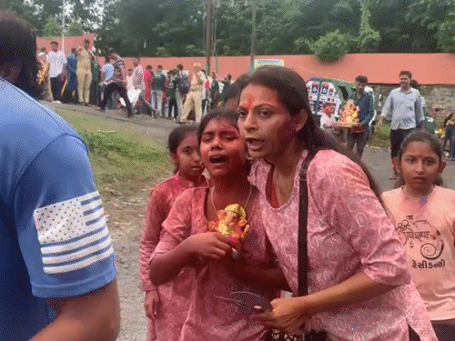 Emotional scenes during Ganesh Visarjan in Navsari