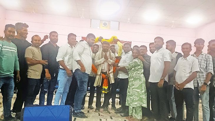 Valsad MP honored by entire Dhodia community