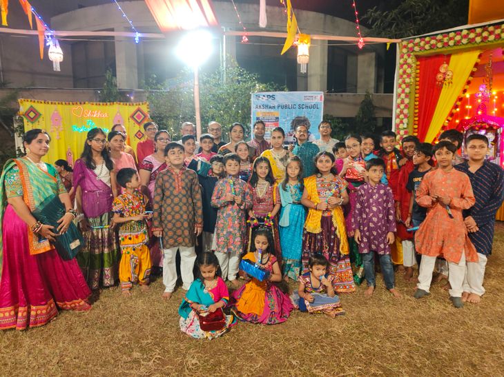 Garba competition on the sixth day of Navratri in Subhanpura