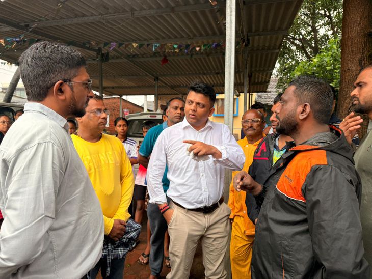 Valsad MP reaches affected Surwada village with provincial officer