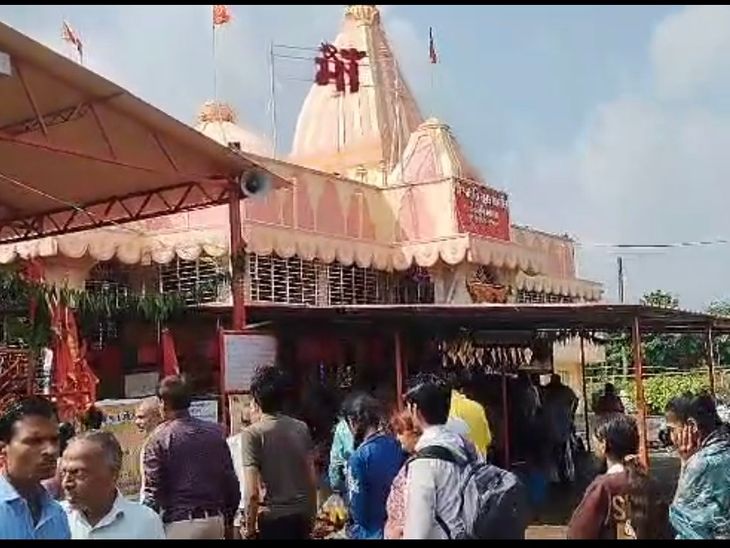 Devotees throng Osara Mahakali Temple for the eighth darshan