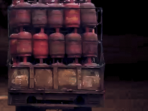 Why did 200 cylinders explode 21 minutes after the collision?