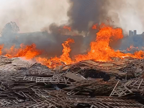 Halol MG Motors Scrap Vendor Godown Blaze Fire Teams Efforts
