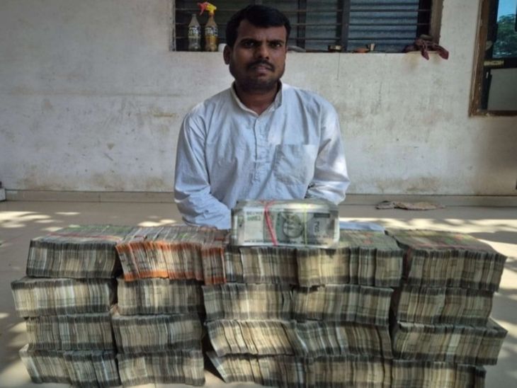 Unaccounted cash worth crores seized from Ahmedabad