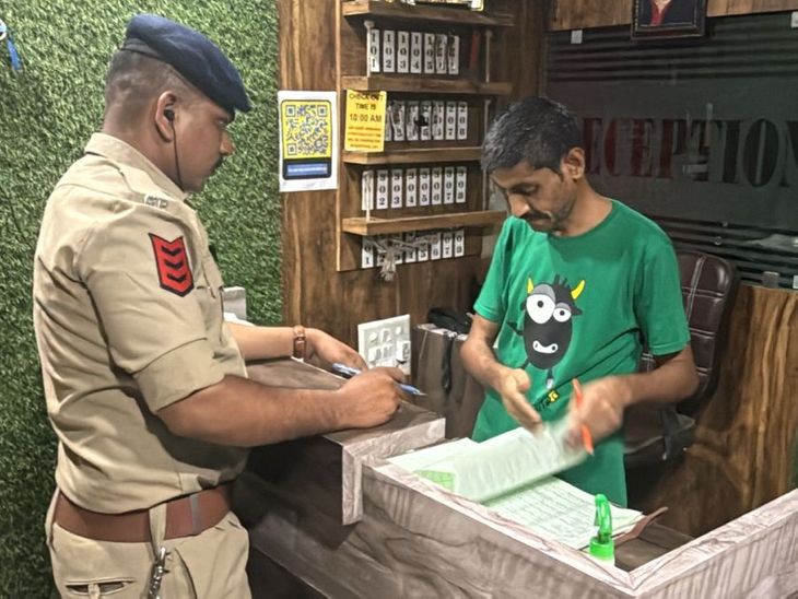 Vapi Town Police conducts night checking campaign in hotels