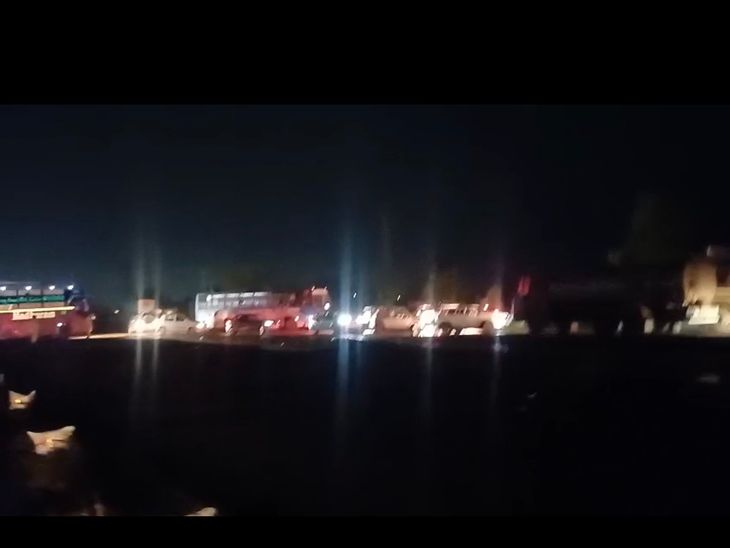 Rajkot-Jetpur highway jammed after truck gets stuck near Biliyala