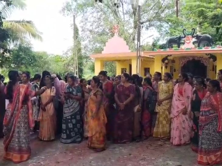 Anganwadi Workers Protest Godhra Return SIM Cards Mobile | “મોબાઈલ નહીં ...
