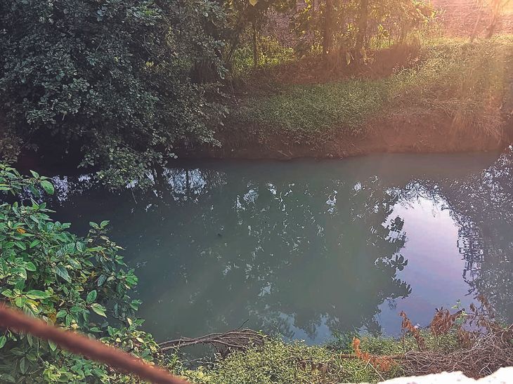 The municipality turned the natural drainage channel into a sewer.