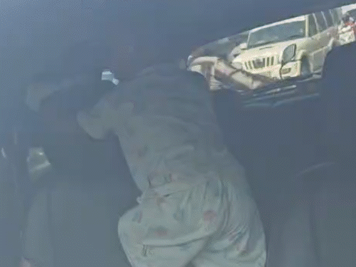 Child trapped inside car after it locked, VIDEO