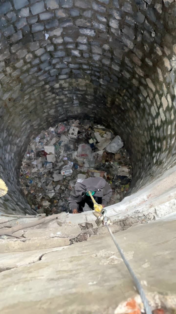 Successful rescue of cat from 50 feet deep well in Vapi