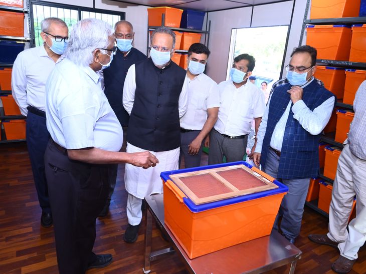 Minister Modhwadia visited Snake Research Institute