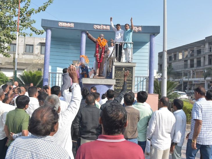 Minister Pradyuman Vaja paid tribute to Dr. Ambedkar in Kodinar