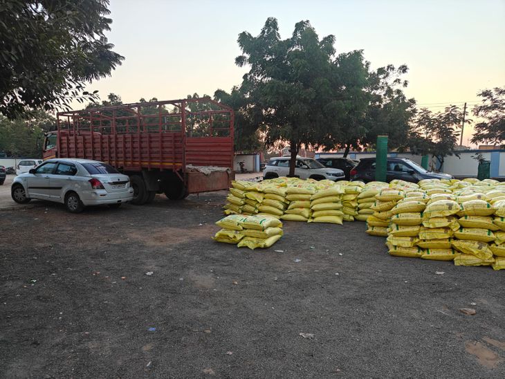 Morbi Halvad Neem Coated Urea Fertilizer Seizure PHOTOS Smuggling ...
