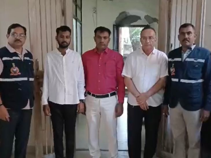 Surat ACB Trap: 3 Officials Arrested for Taking Bribe Just 500 Meters ...