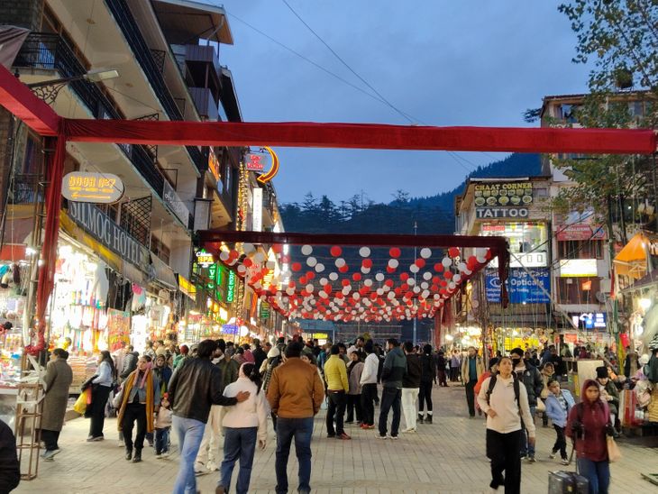 Manali ready for Christmas-New Year celebrations
