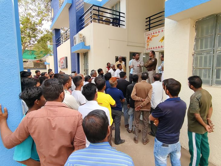 Godhra Bhamaiya Lake Bags Suspicious Meat Found