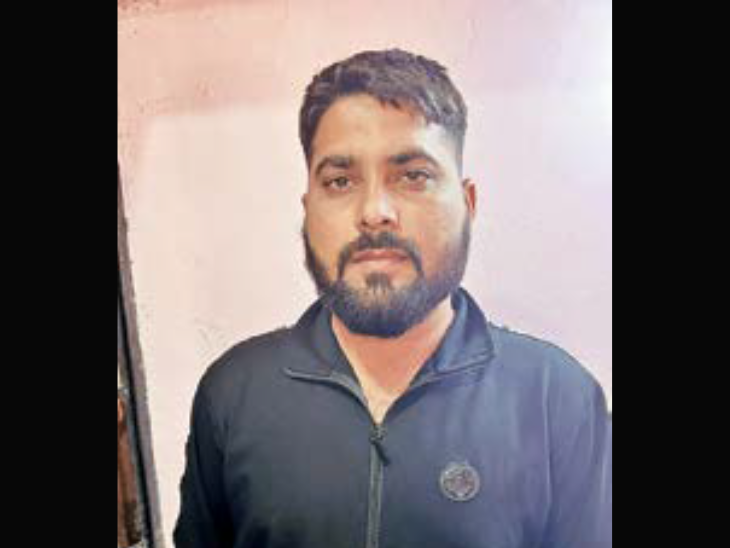 Yusuf Pathan, accused of murdering a Hindu leader, brandished a paddle ...