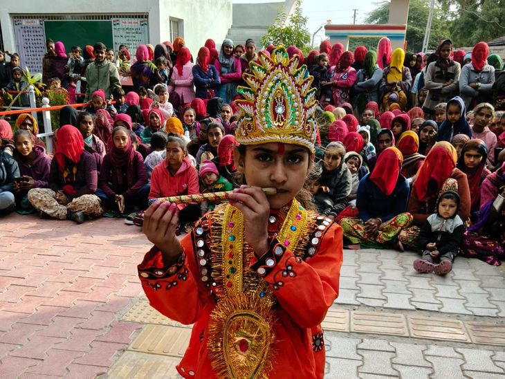 77th Republic Day: Manjulaben Chaudhary Hoists Flag at Akoli School