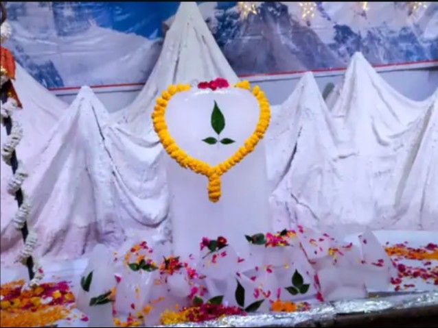 90,000 Gems Diamond Shivling Displayed in Vadodara for Mahashivratri
