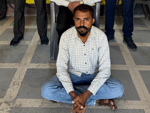 Youtuber Dinesh Solanki Arrested in Talala Liquor Raid | Gir Somnath LCB