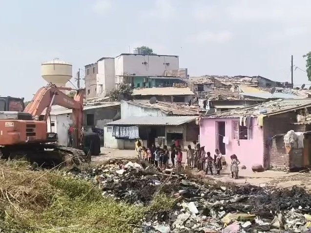 Bharuch Nagar Palika Monsoon Drainage Canal Cleaning Campaign