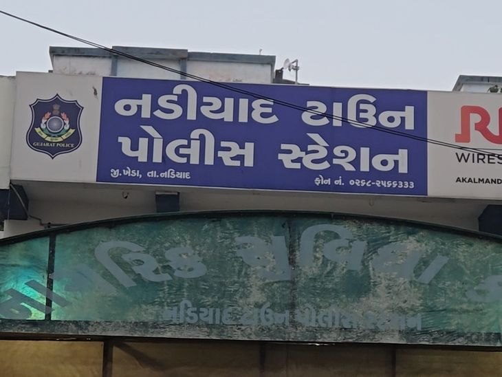 Nadiad IPL Betting Racket Busted | Two Arrested, ₹47,000 Mobiles Seized