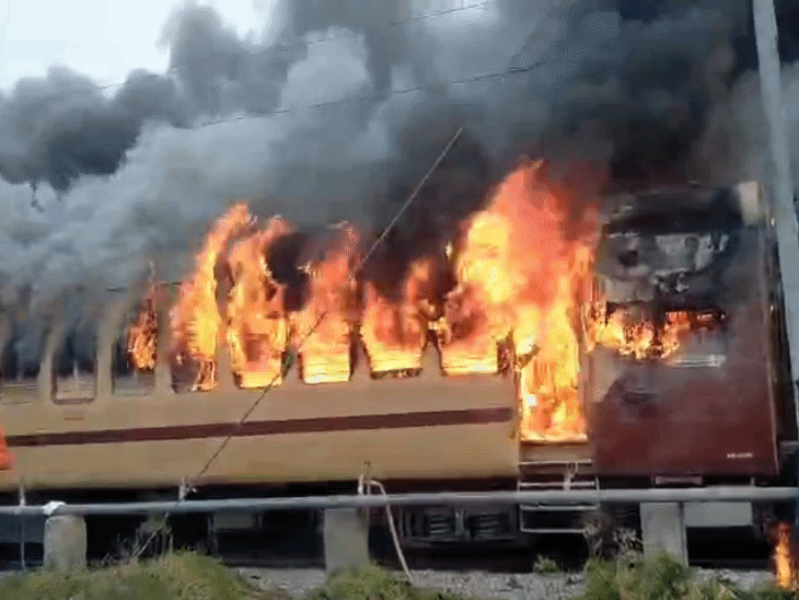 Bihar Train Fire: Rajdhani Express Coaches Catch Fire in Sasaram