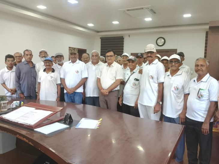 Surendranagar Collector Meets Cricket Association Members