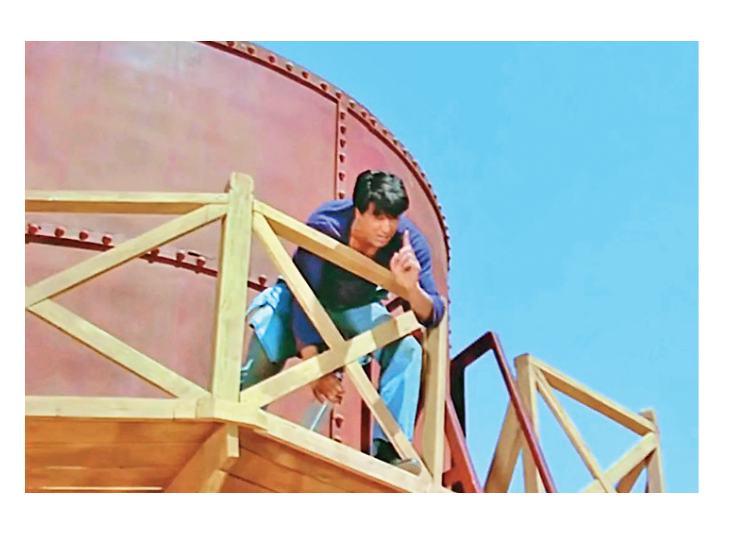 Sholays Dharmendra Water Tank Fall: How Did He Get Down? | Encounter ...