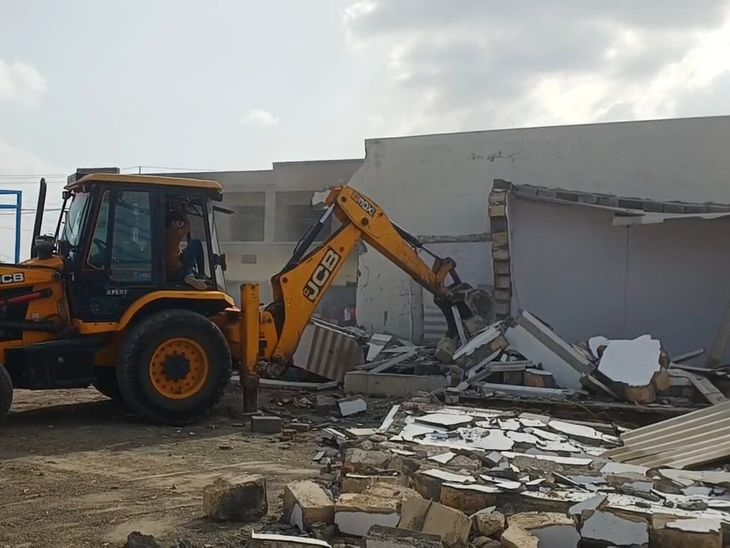 Rajkot Road Illegal Construction Removed Near Iskcon Temple, Jamnagar