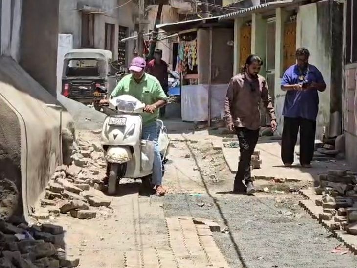 Bharuch Road Demolished Days After Construction; Locals & Corporator ...