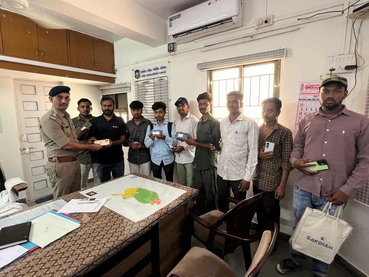 Halol Police Recover 13 Phones Worth ₹2.67 Lakh Via Tech Surveillance