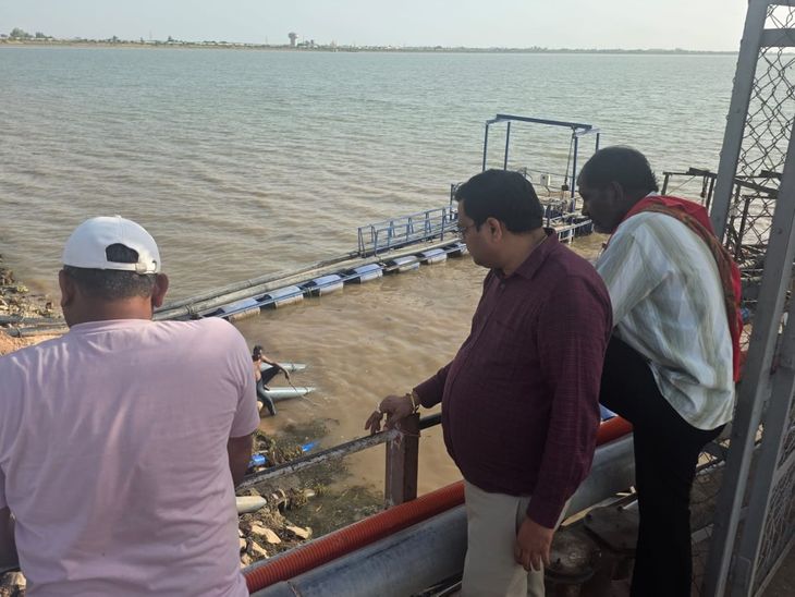 Bhavnagar Municipality Divers Move Water Intake Container in 3 Hours