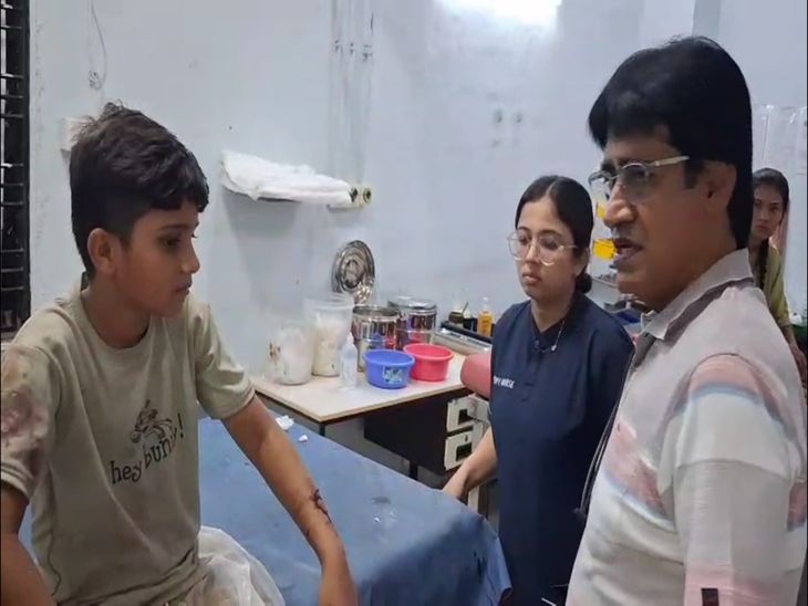 The injured were shifted to Junagadh Civil Hospital for treatment.