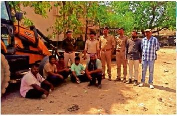 A scam of illegal soil theft was caught from the forest of Pingli ...