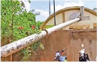 Khaswadi crematorium chimney collapses in Mahavir Estate compound due ...