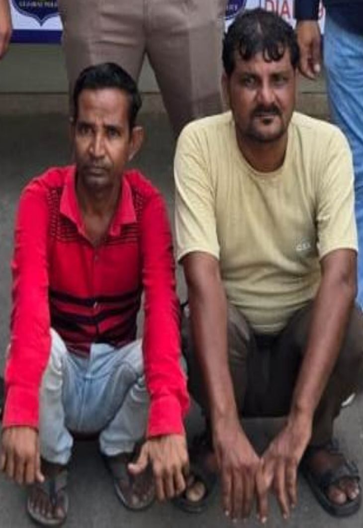 2 members of a gang that used to extort money from passengers sitting ...