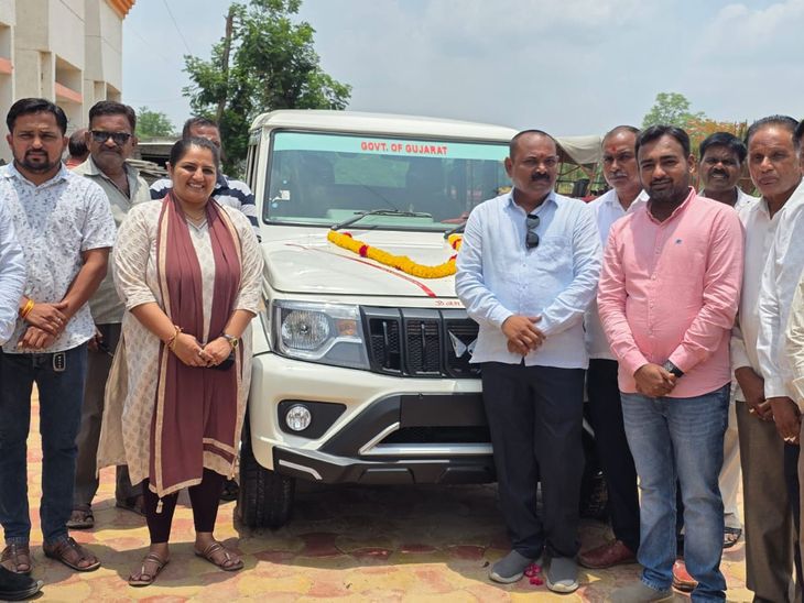 Mahudha Taluka Panchayat Inauguration: New Bolero Car Boosts ...
