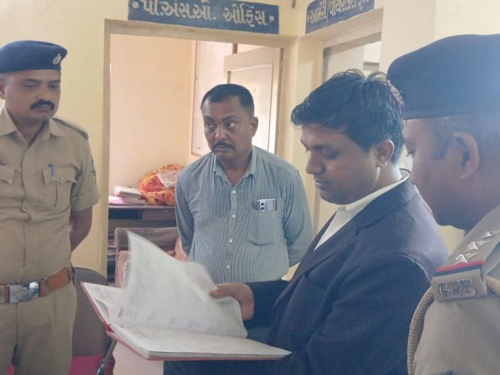 Muli Police Station Inspection by Dy Collector HT Makwana