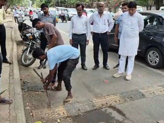 Navsari School Bumpers Removed; Mayor Ashok Dhorajiya Fixes Road Issue