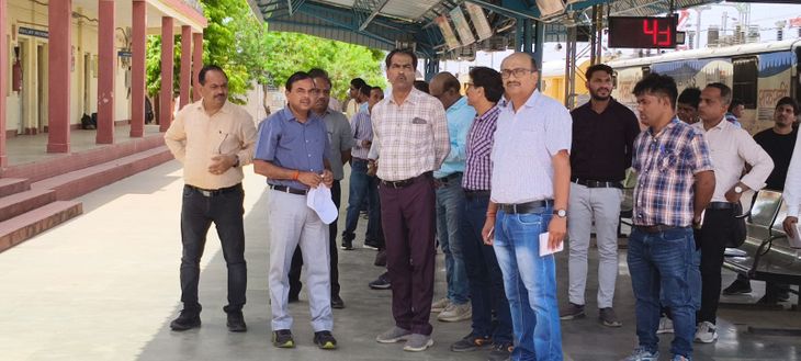 Bhavnagar DRM inspected the window trailing, security of Dhola to ...