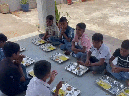 Gujarat Midday Meal Scheme Fails | Child Nutrition Scam