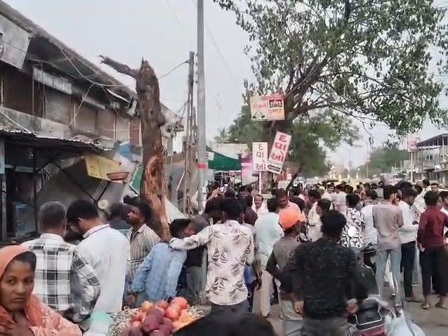 Modasa Town Hall Shopping Center Parapet Collapses; One Injured