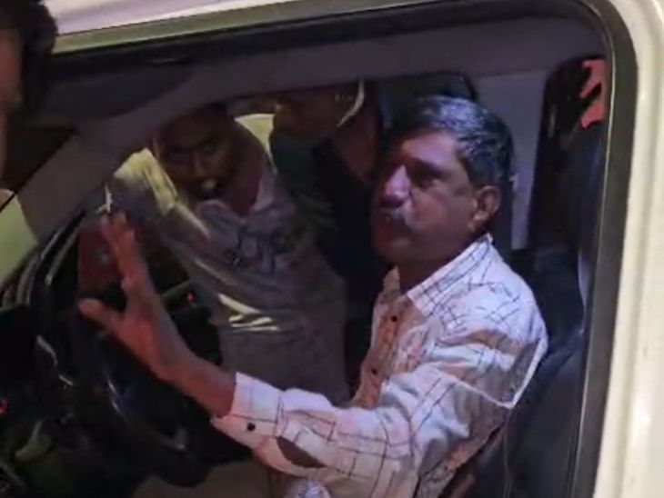 Surat ASI Drunk Driver Hits BRTS Bus | Police Uniform, Liquor Found