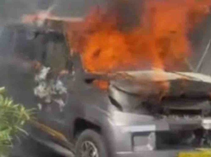 Car Catches Fire on Jamnagar-Dwarka Highway Near Sikka Patiya