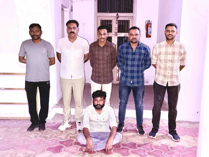 Amreli LCB Arrests Fugitive in Arms Act Case | Dungar Police